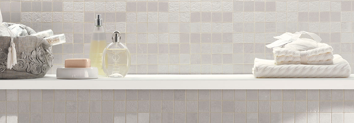 Des idées pour carreler une salle de bain longue et exiguë
